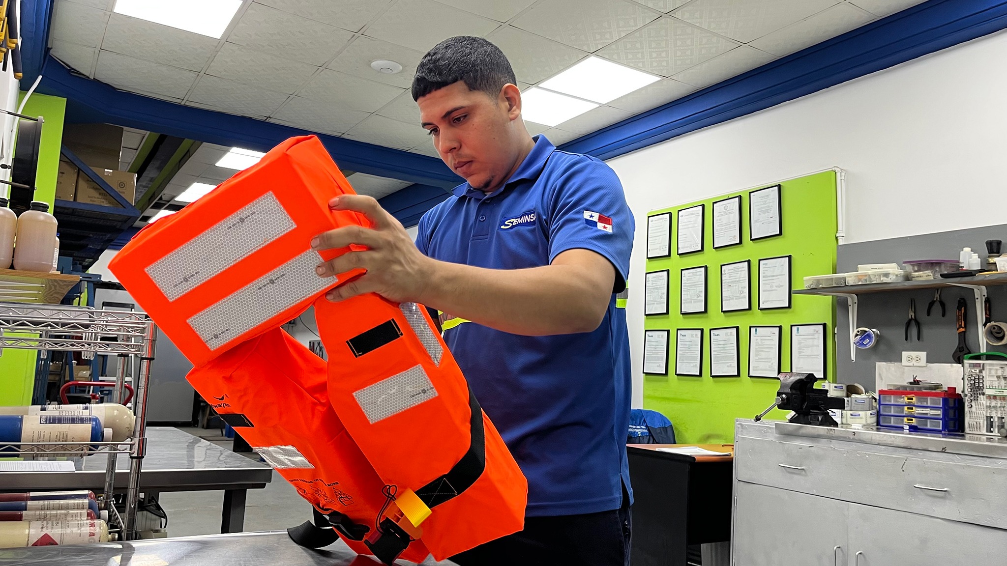 Lifejacket inspection - SEMINSA